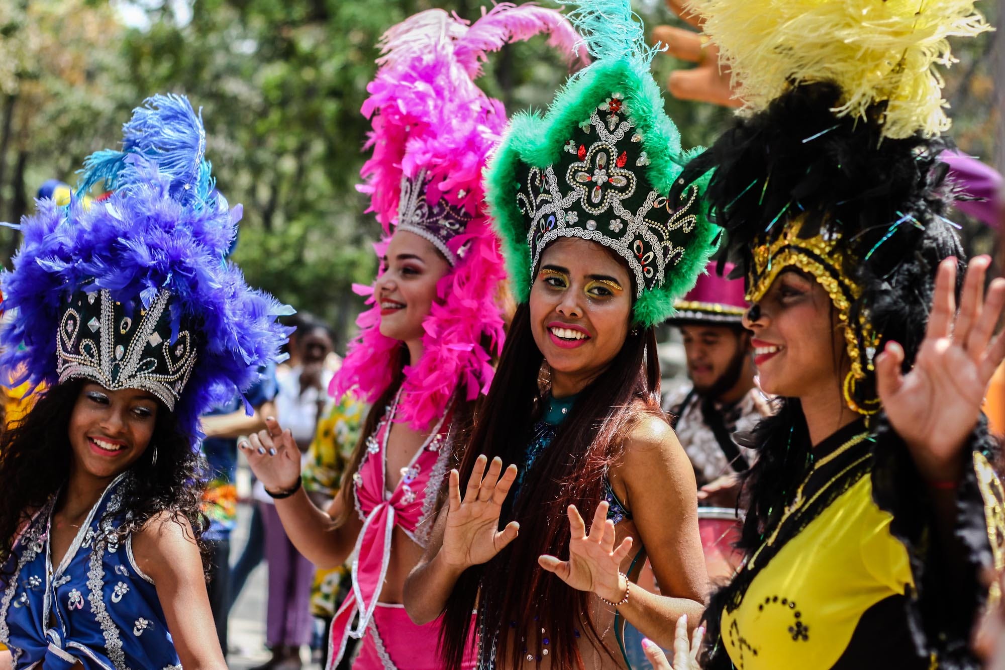 Lunes de Carnaval se celebró con alegría, color, música, carrozas y más ...